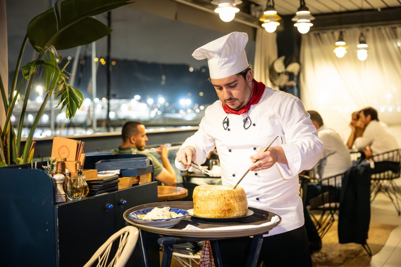 Tonnarelli Cacio e Pepe: Our Delicious Cheese Wheel Pasta - velissima